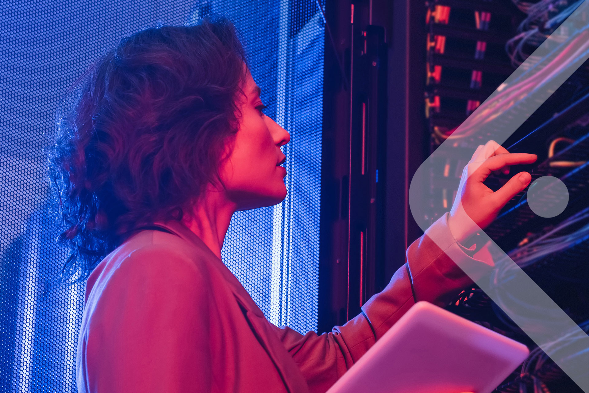 Airacom Unified Communications | Two Way Radio | Cloud VoIP | MPS